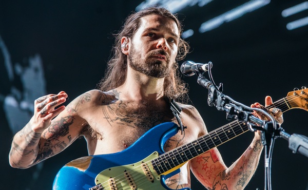 Simon Neil about postponing all upcoming Biffy Clyro's tour dates ...